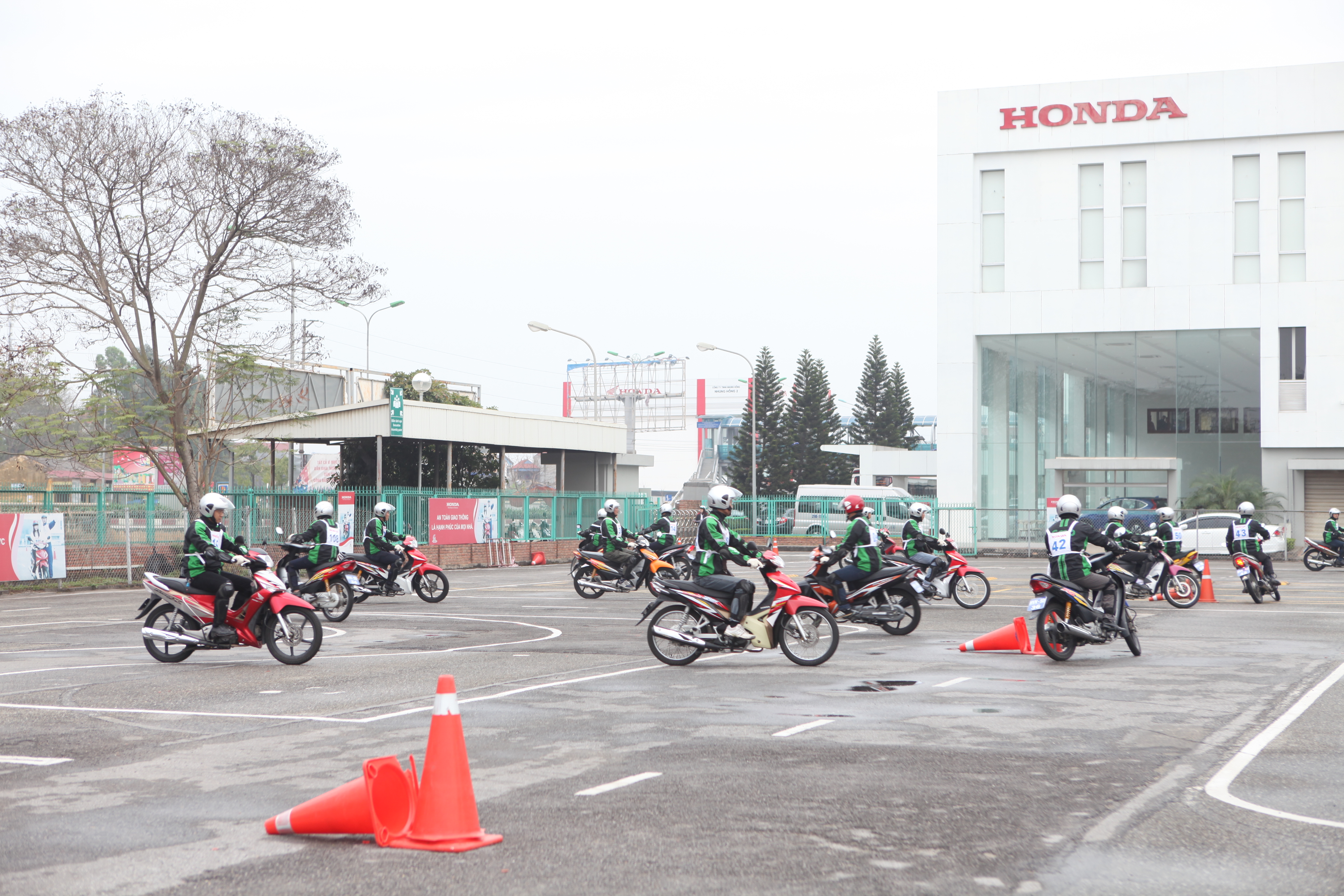 [GrabBike HCM] HUẤN LUYỆN LÁI XE CHUYÊN NGHIỆP CHO ĐỐI TÁC ƯU TÚ CỦA ...